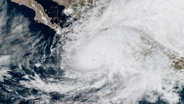 Huracán Lidia llega a México con categoría cuatro - Centro de Saberes ...